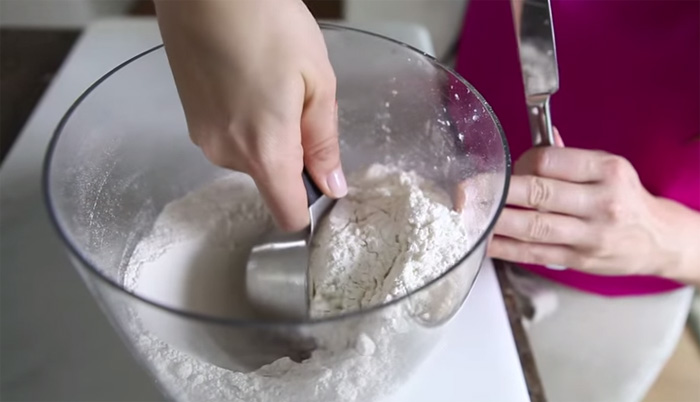 How to Accurately Measure Flour – Enjoy Easy Meals